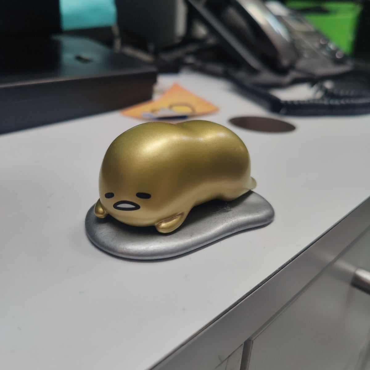 LOOSE Gudetama Blind Box 24k Gold Gudetama Figure – True Believers ...