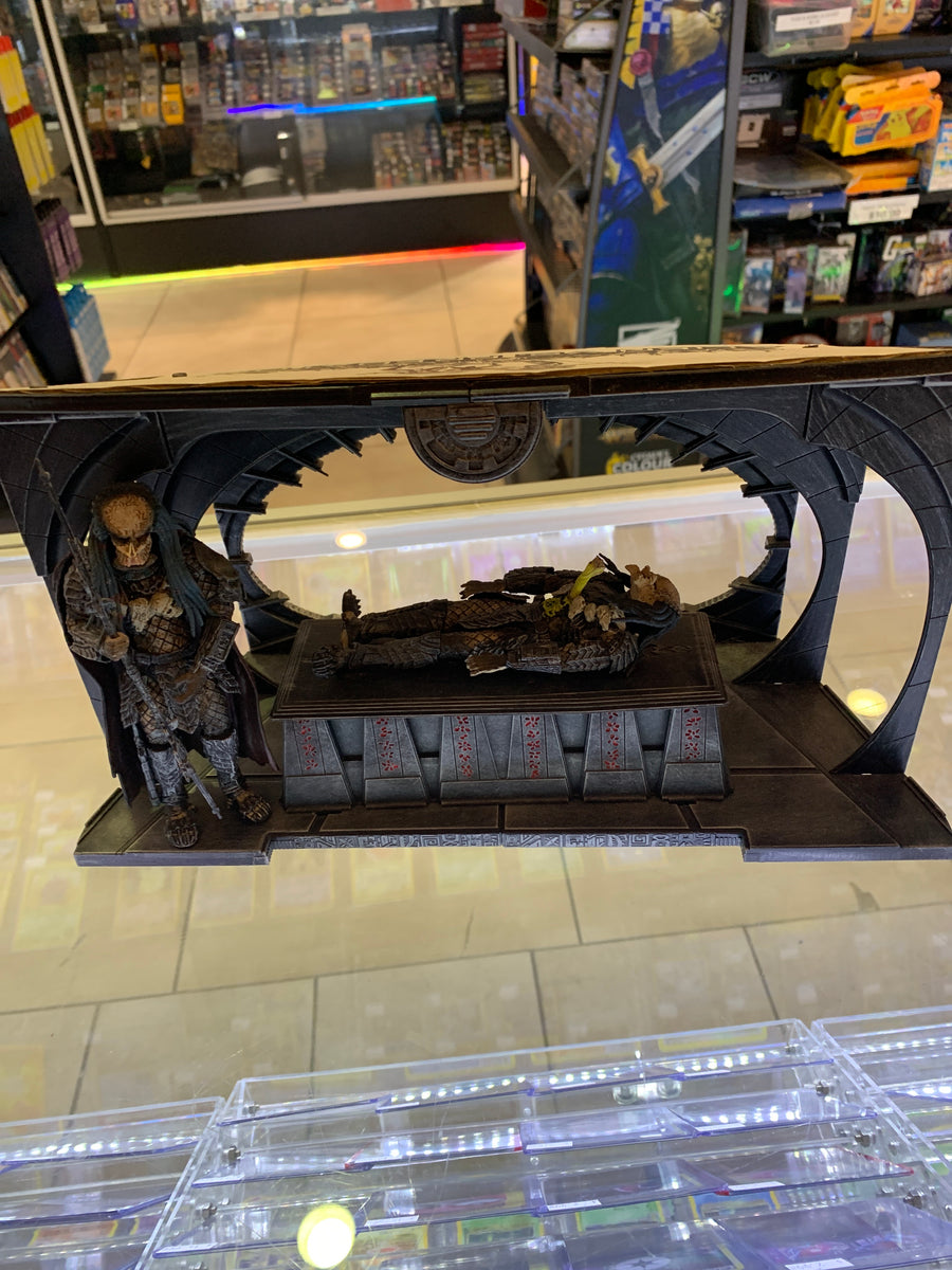 MacFarlane Toys Alien Vs Predator Birth Of The Hybrid Deluxe Boxed Set ...