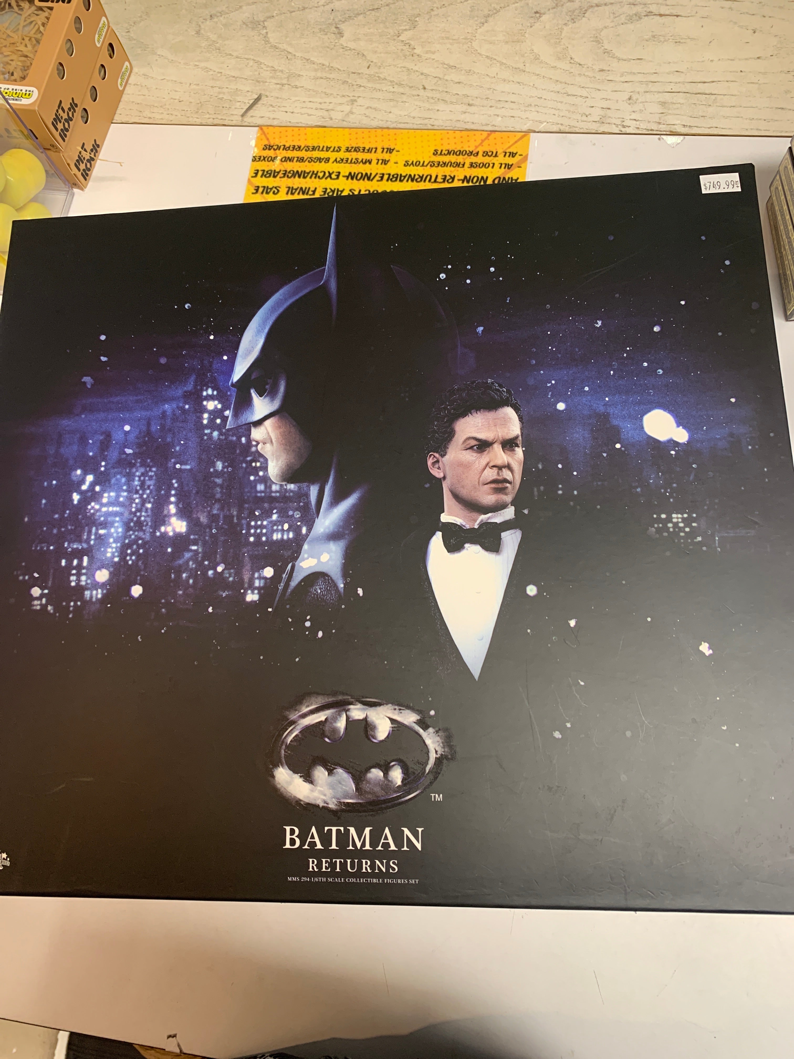 Hottoys Movie Masterpiece Batman Returns Bruce Wayne and Batman 1/6th ...